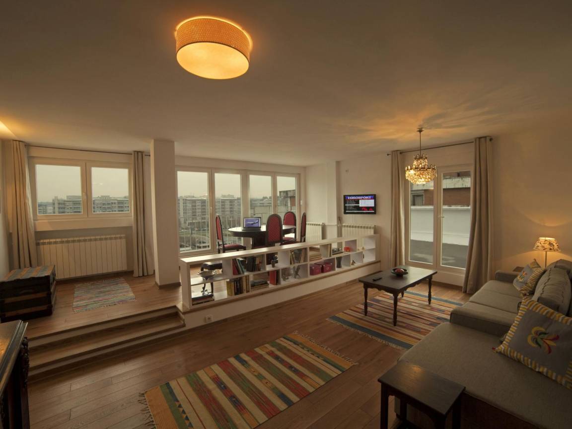 75 M² Appartement ∙ 1 Slaapkamer ∙ 4 Gasten - Belgrado