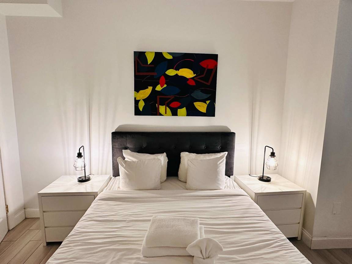 Apartment ∙ 2 Bedrooms ∙ 4 Guests - Camden, NJ