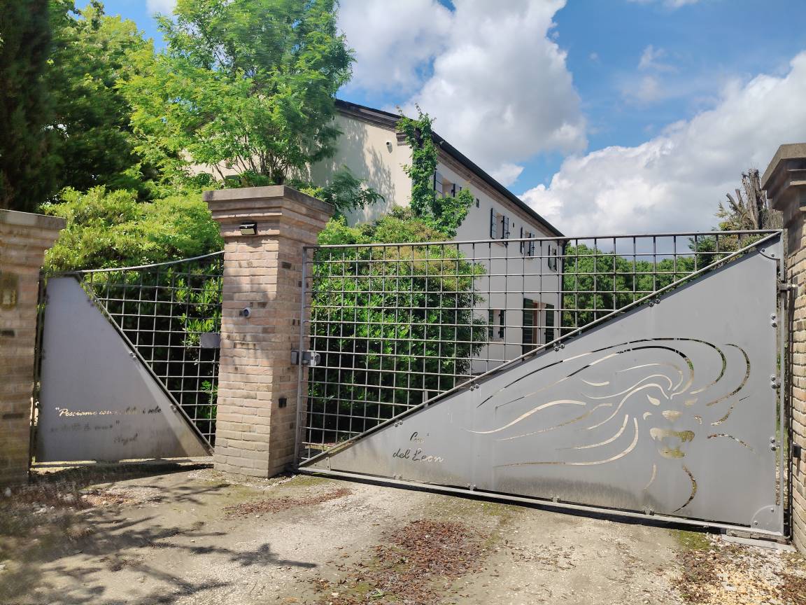 240 M² Villa ∙ 3 Bedrooms ∙ 10 Guests - Mira