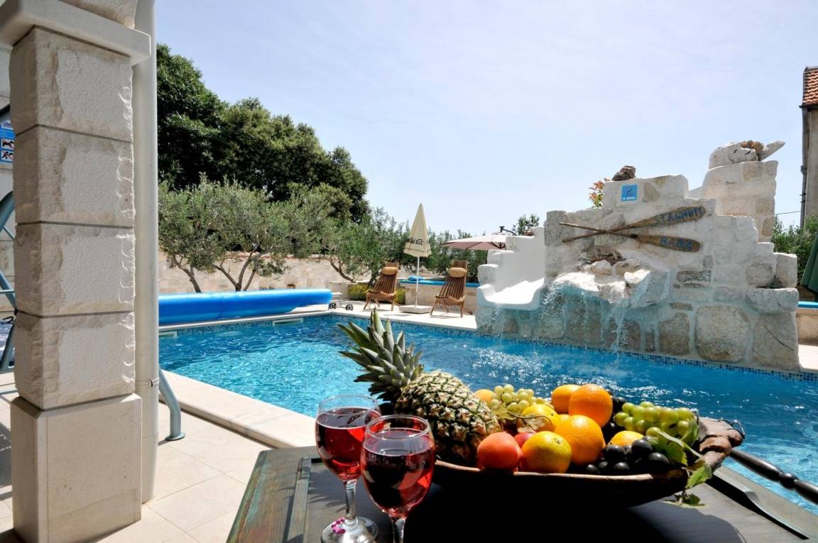 142 M² Ferienhaus ∙ 4 Schlafzimmer ∙ 8 Gäste - Trogir