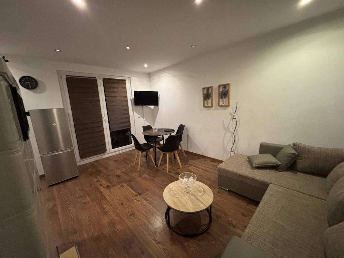 50 M² Ferienwohnung ∙ 2 Schlafzimmer ∙ 4 Gäste - Düsseldorf