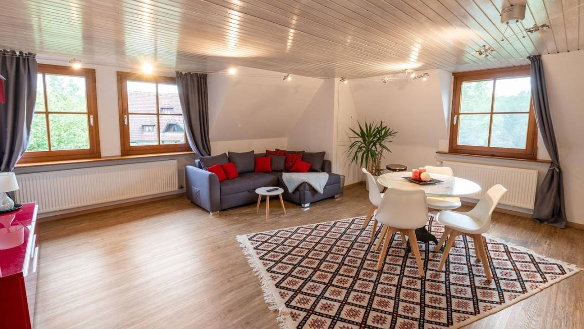 80 M² Ferienwohnung ∙ 1 Schlafzimmer ∙ 4 Gäste - Schopfheim