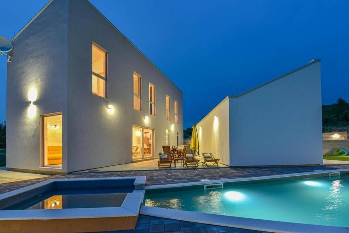 120 M² Villa ∙ 3 Bedrooms ∙ 8 Guests - Sukošan