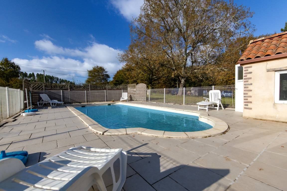 200 M² Maison De Vacances ∙ 5 Chambres ∙ 16 Personnes - Charente