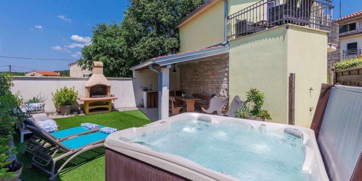 60 M² House ∙ 2 Bedrooms ∙ 4 Guests - Rovinj