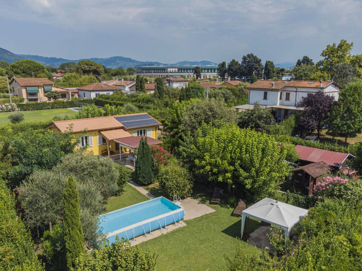 65 M² House ∙ 2 Bedrooms ∙ 3 Guests - Viareggio
