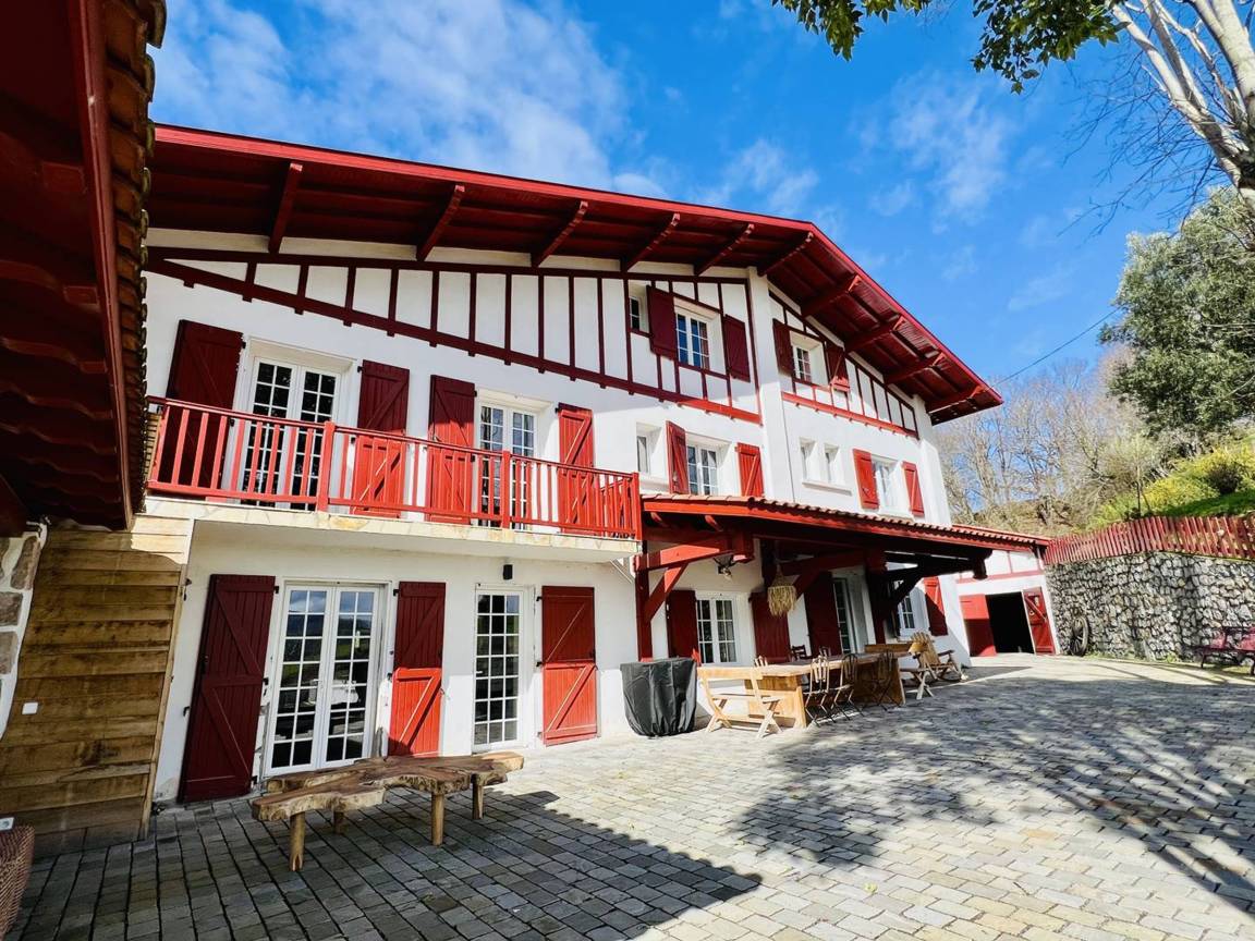 357 M² Villa ∙ 11 Chambres ∙ 14 Personnes - Hasparren