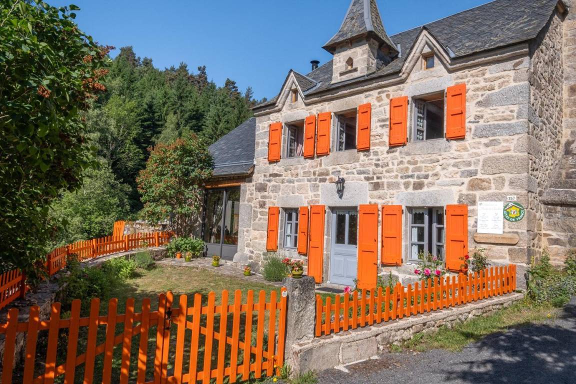 100 M² Gîte ∙ 3 Chambres ∙ 8 Personnes - Saint-Chély-d'Apcher