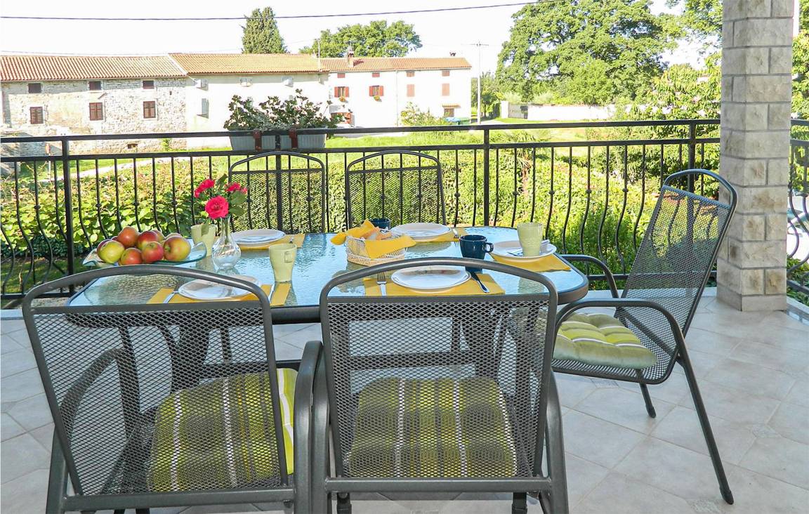 130 M² Apartment ∙ 3 Bedrooms ∙ 5 Guests - Poreč