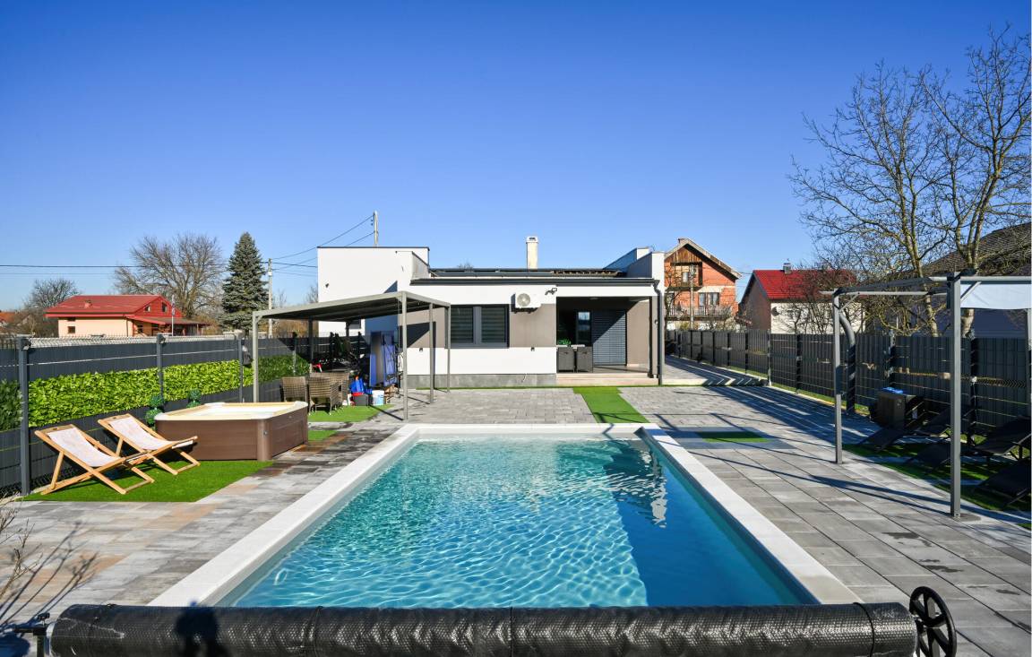 103 M² House ∙ 2 Bedrooms ∙ 6 Guests - Varaždin