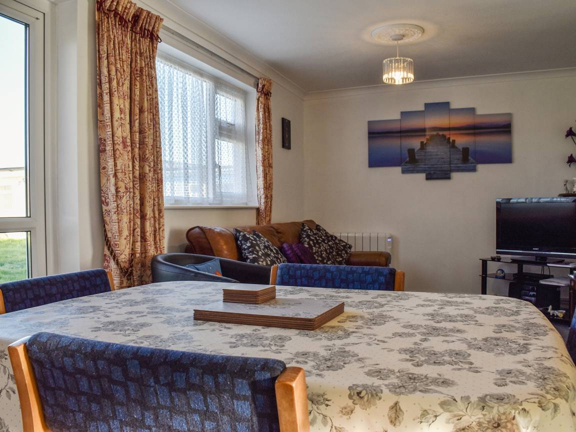 Cottage ∙ 3 Bedrooms ∙ 4 Guests - Kessingland