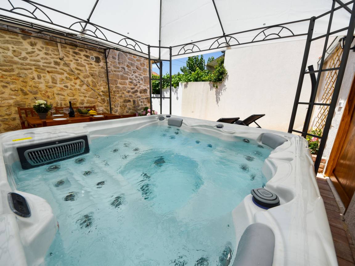 50 M² Huis ∙ 1 Slaapkamer ∙ 4 Gasten - Bibinje