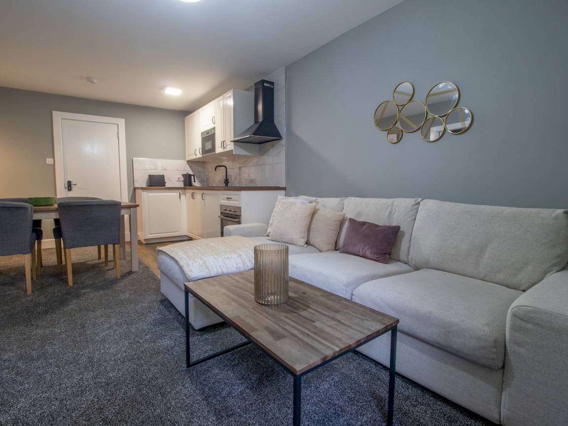 93 M² Apartment ∙ 3 Bedrooms ∙ 5 Guests - Ibrox Stadium