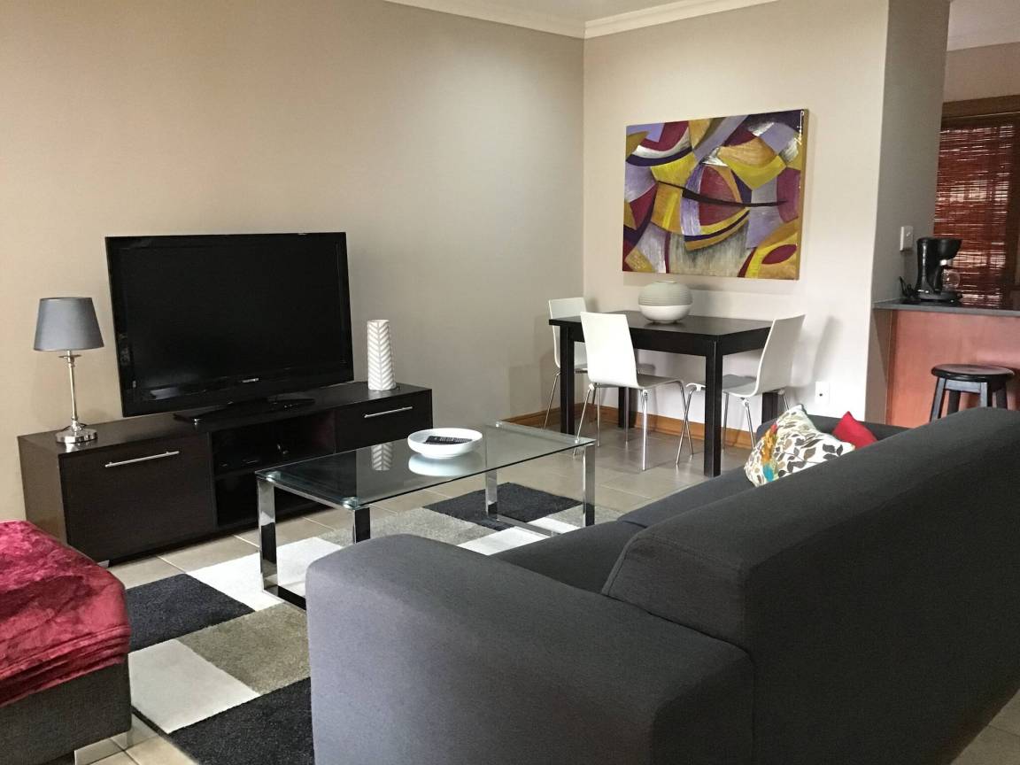 125 M² House ∙ 2 Bedrooms ∙ 6 Guests - Bloemfontein