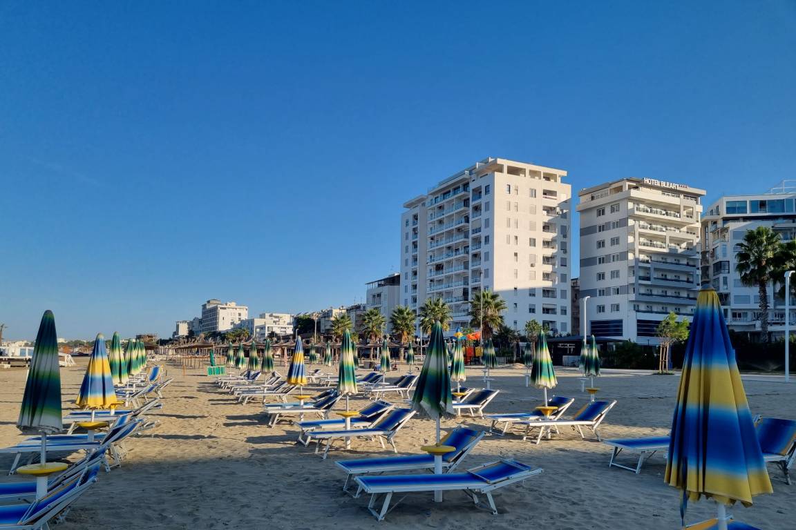 91 M² Apartment ∙ 2 Bedrooms ∙ 6 Guests - Durrës