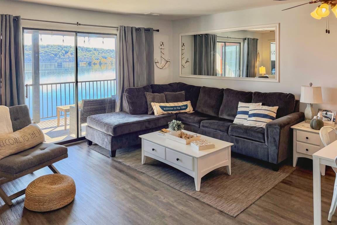 88 M² Apartment ∙ 2 Bedrooms ∙ 8 Guests - Kimberling City, MO