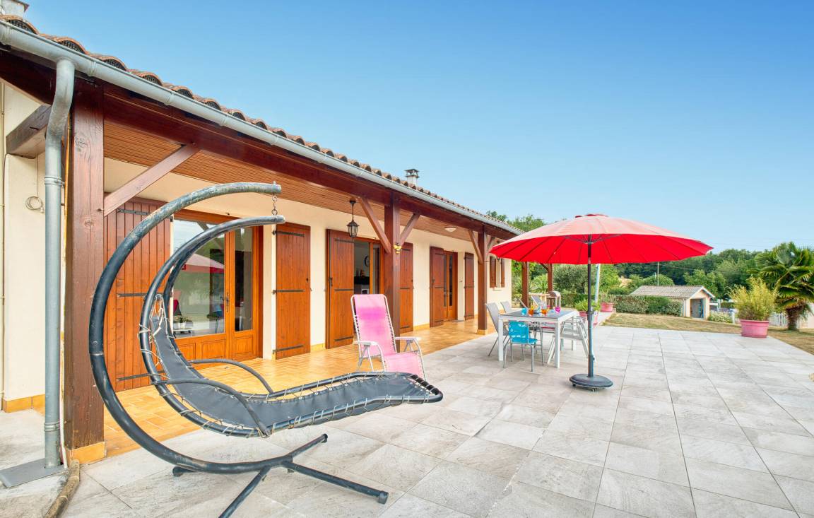 130 M² Maison De Vacances ∙ 3 Chambres ∙ 8 Personnes - Nontron