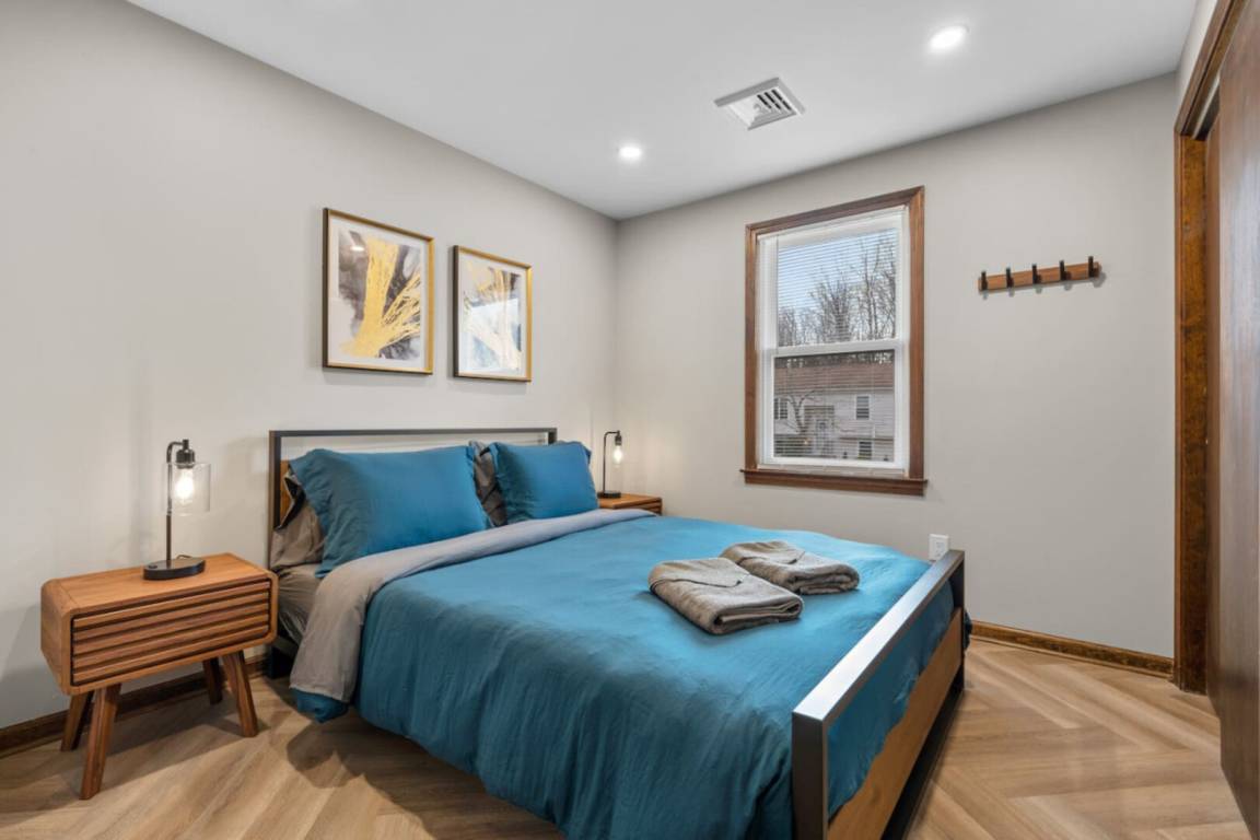 158 M² House ∙ 5 Bedrooms ∙ 10 Guests - Middletown, CT