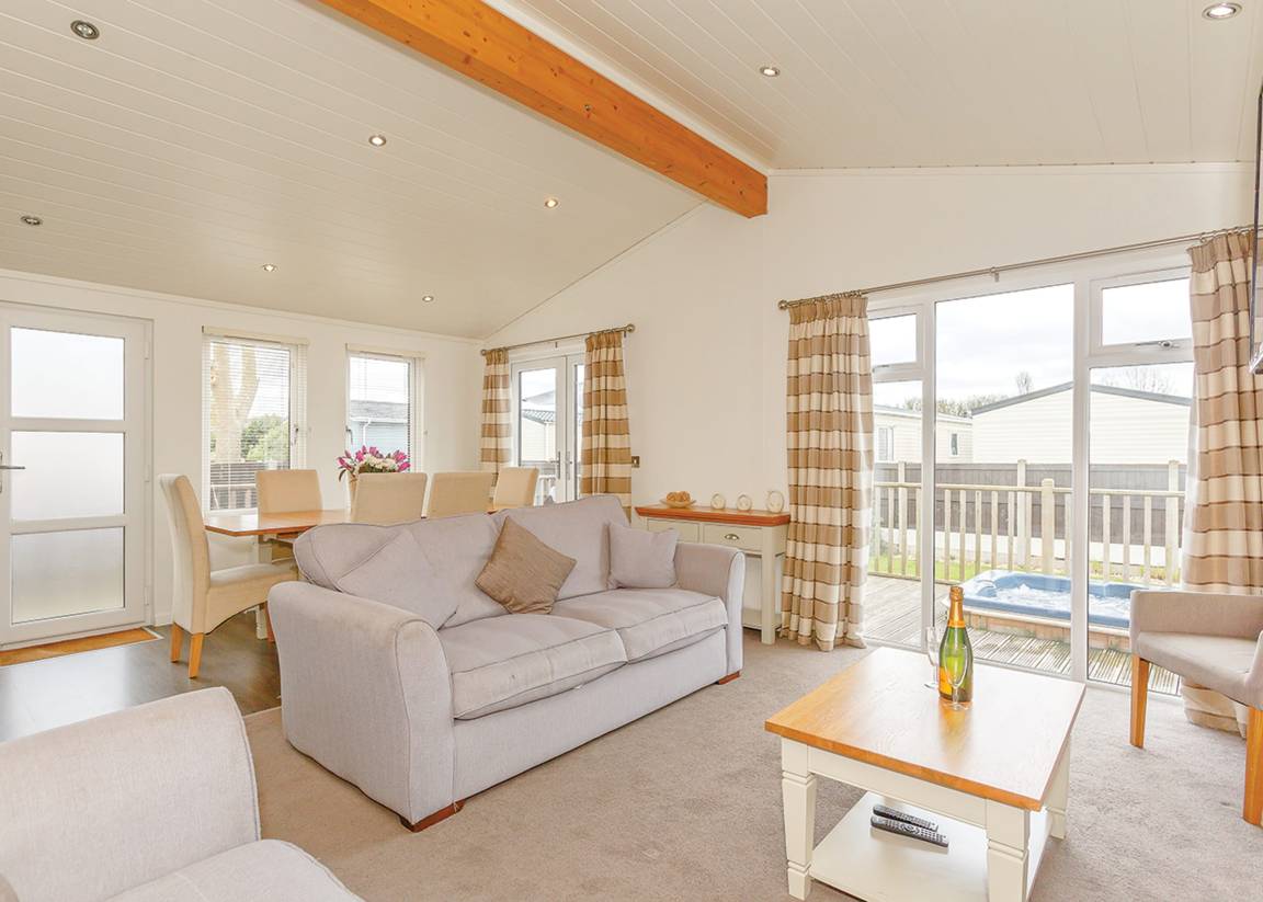 Chalet ∙ 4 Bedrooms ∙ 8 Guests - Wales