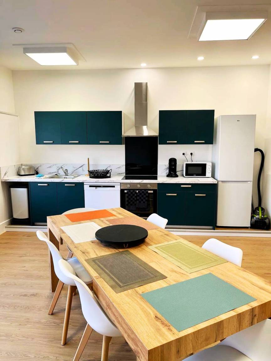 190 M² Maison De Vacances ∙ 6 Chambres ∙ 12 Personnes - Valenciennes