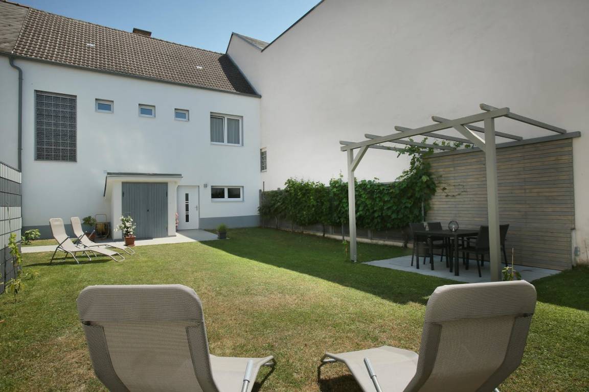 110 M² Ferienhaus ∙ 2 Schlafzimmer ∙ 4 Gäste - Neusiedler See
