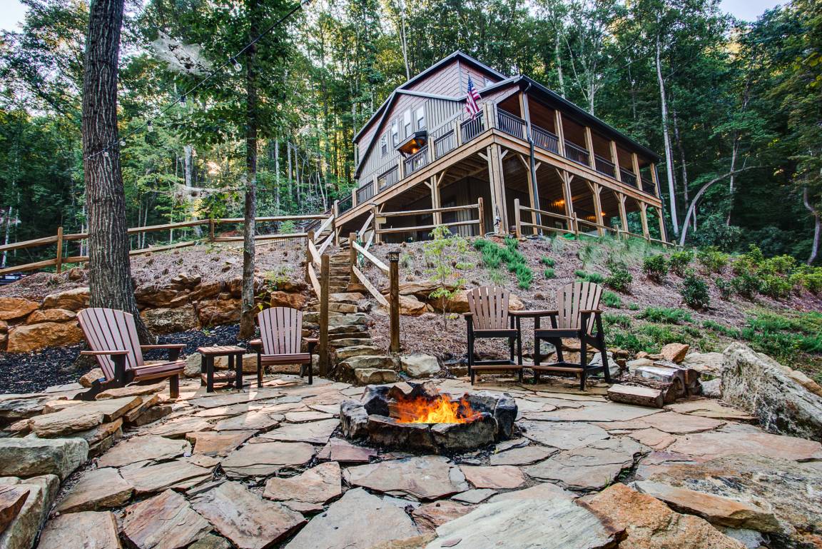 242 M² Cabin ∙ 3 Bedrooms ∙ 10 Guests - Tryon, NC