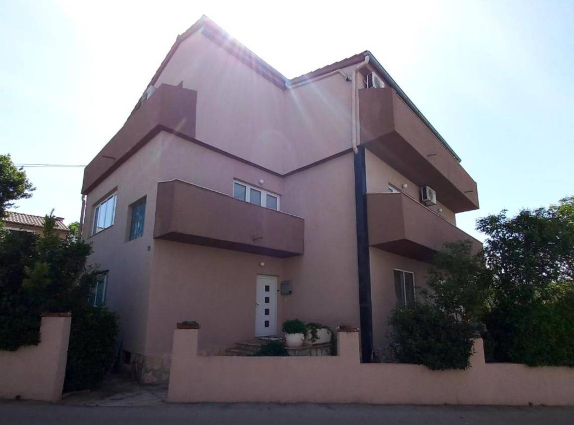 19 M² Ferienhaus ∙ 1 Schlafzimmer ∙ 2 Gäste - Tisno