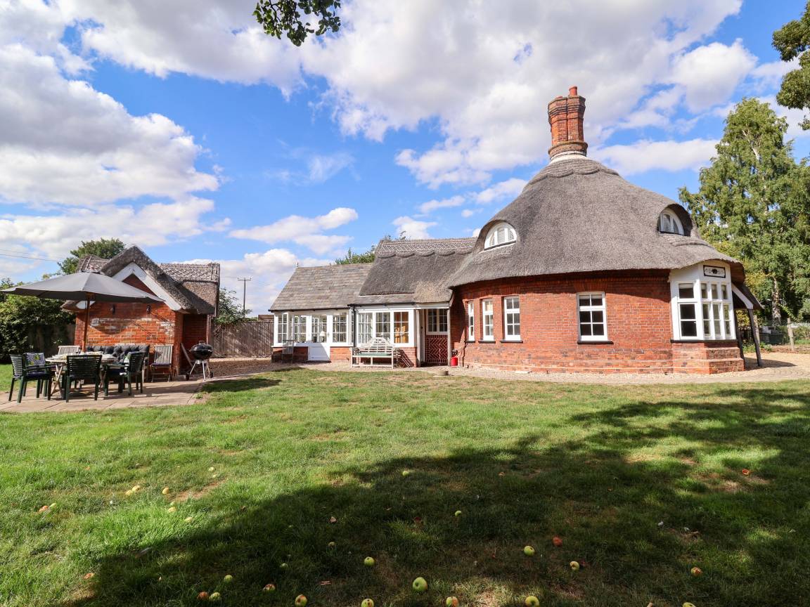 Cottage ∙ 3 Bedrooms ∙ 6 Guests - Framlingham