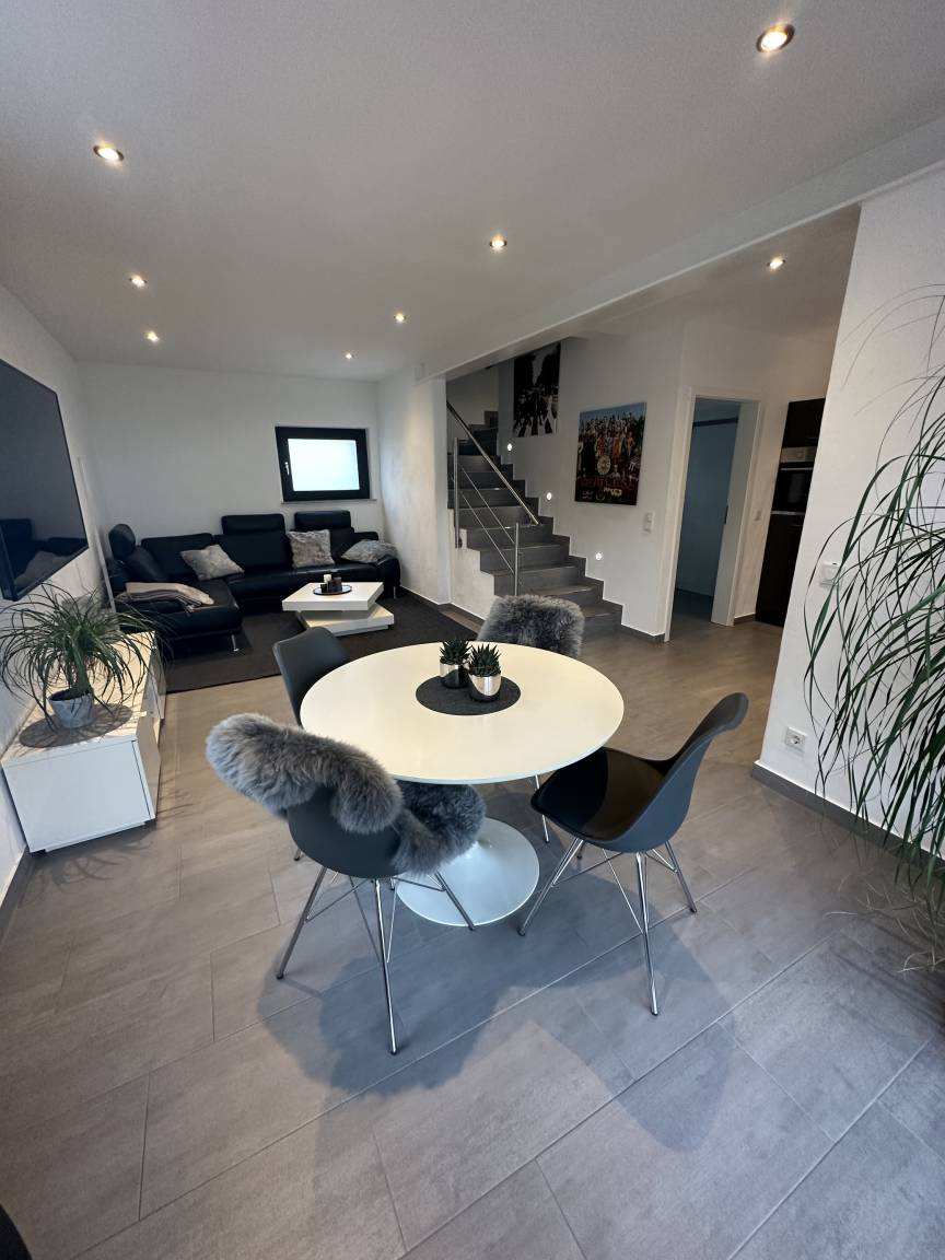 70 M² Ferienwohnung ∙ 1 Schlafzimmer ∙ 2 Gäste - Bergneustadt