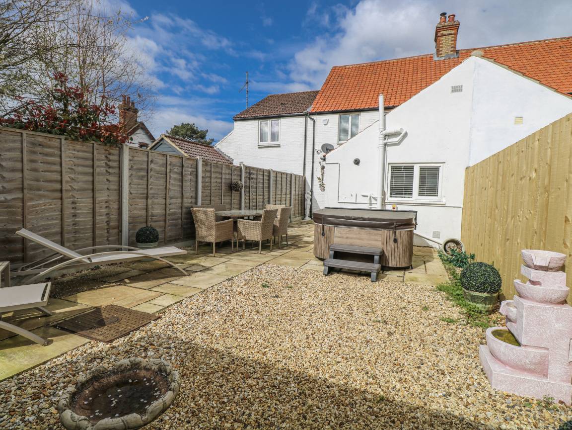 Cottage ∙ 2 Bedrooms ∙ 4 Guests - Hunstanton