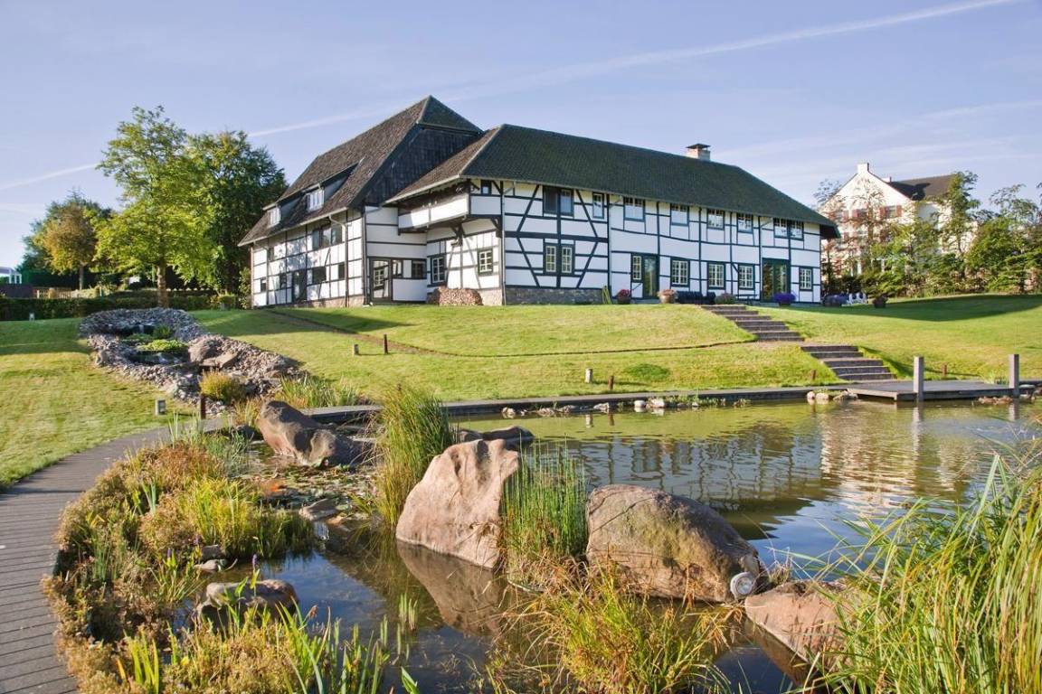 800 M² Huis ∙ 5 Slaapkamers ∙ 20 Gasten - Aubel
