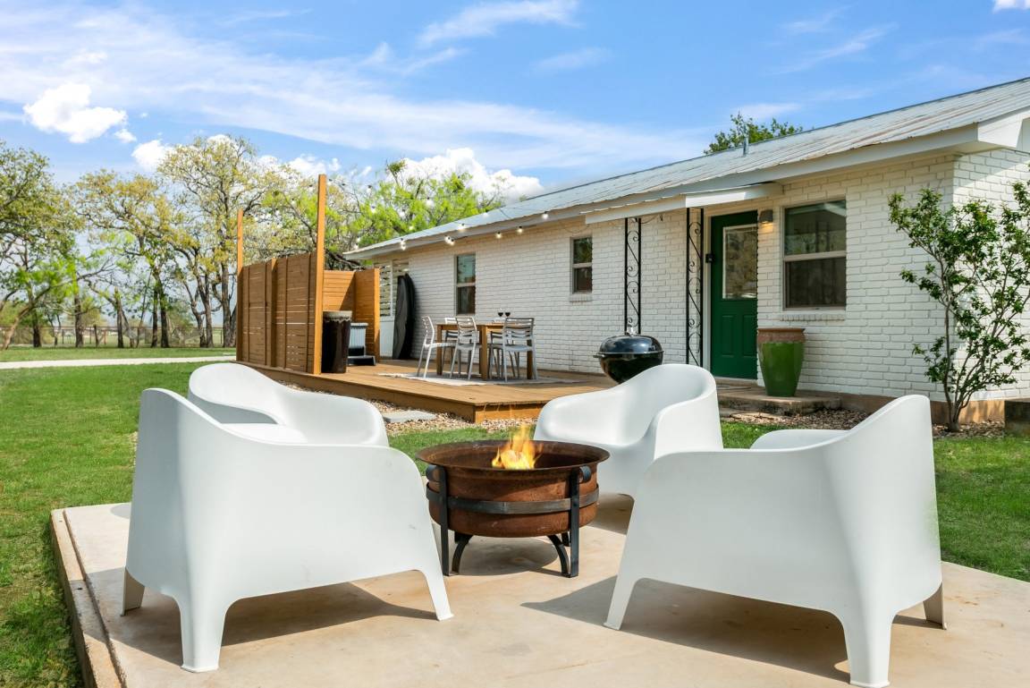 House ∙ 3 Bedrooms ∙ 8 Guests - Signor Vineyards, Fredericksburg