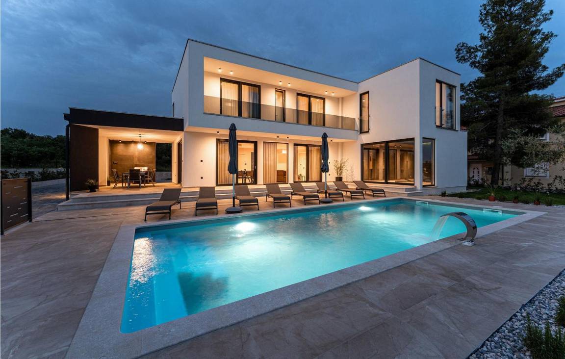 270 M² House ∙ 4 Bedrooms ∙ 8 Guests - Novigrad