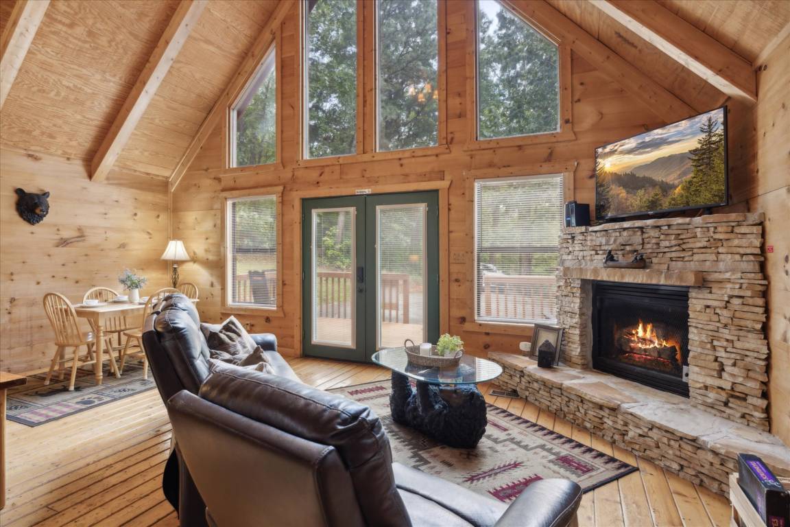 94 M² Cabin ∙ 2 Bedrooms ∙ 4 Guests - Gatlinburg