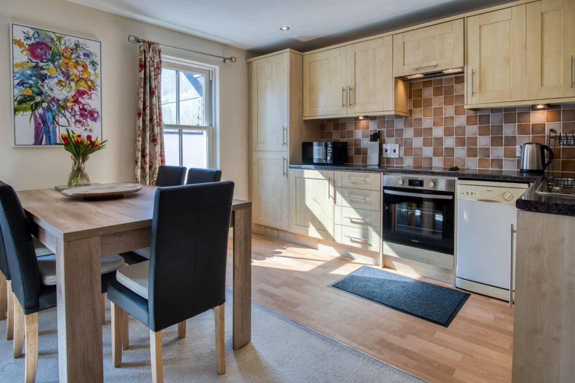 70 M² Apartment ∙ 2 Bedrooms ∙ 4 Guests - Tenby