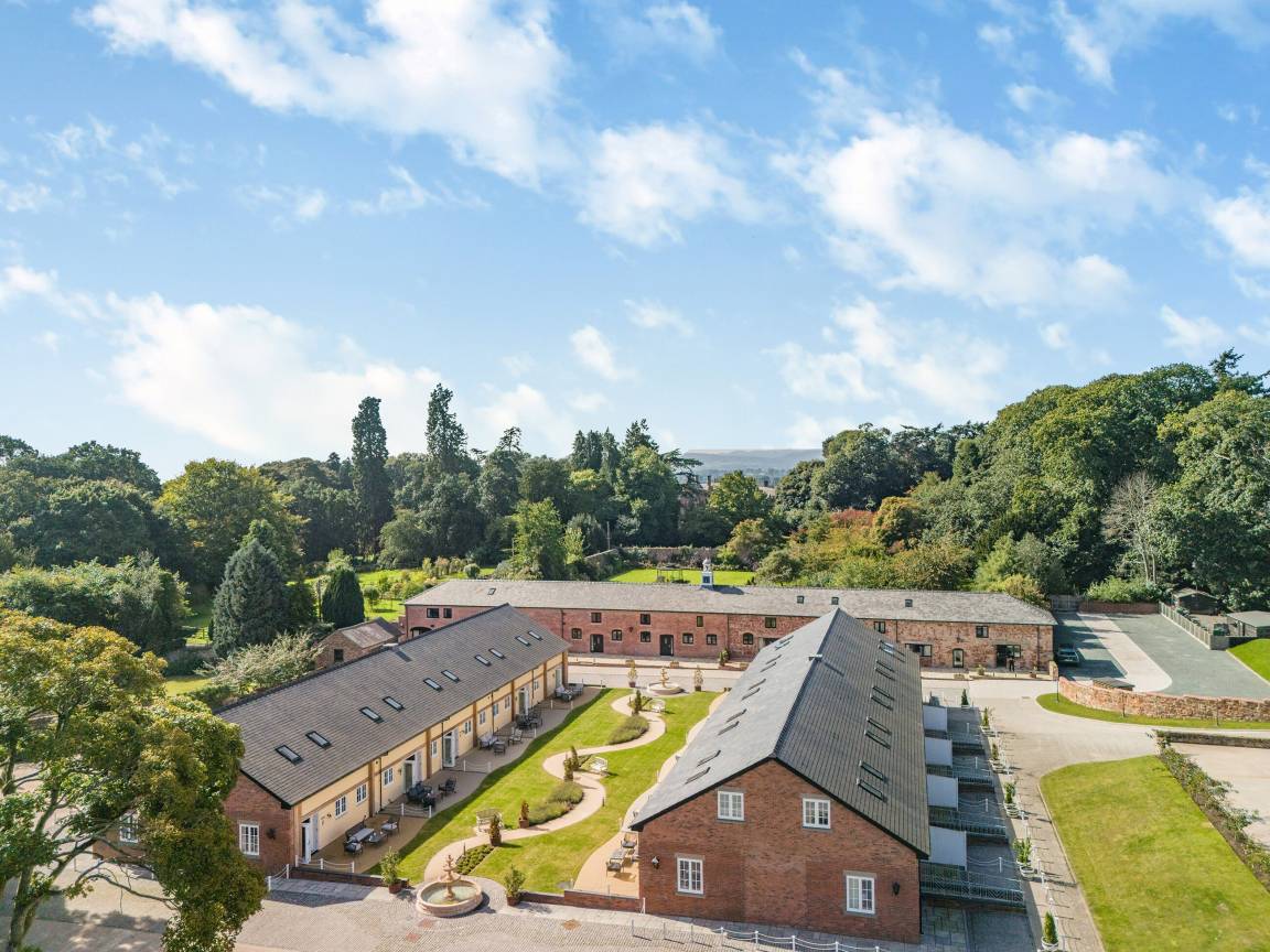 Cottage ∙ 4 Bedrooms ∙ 8 Guests - West Midlands
