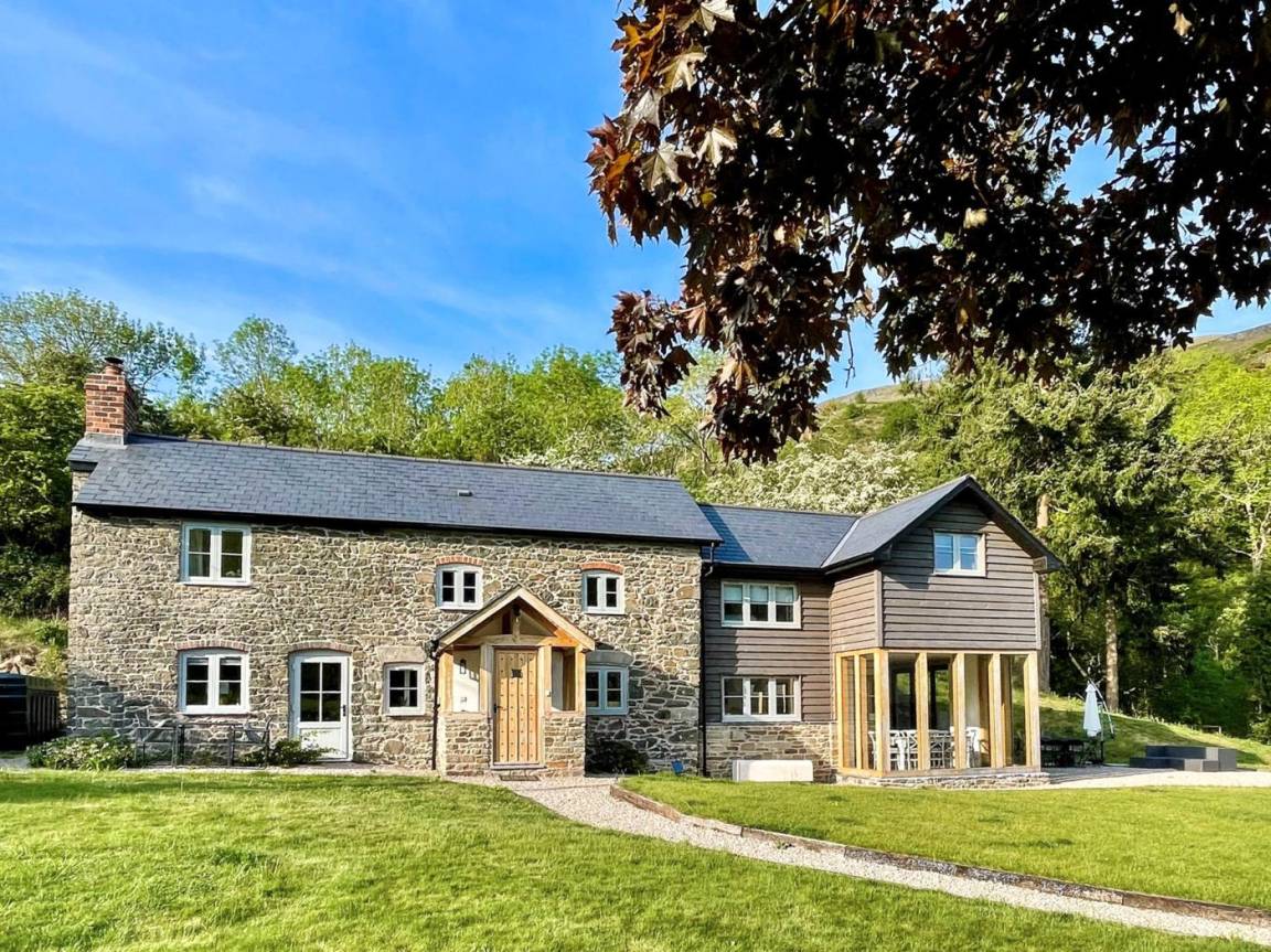Cottage ∙ 4 Bedrooms ∙ 8 Guests - Welshpool