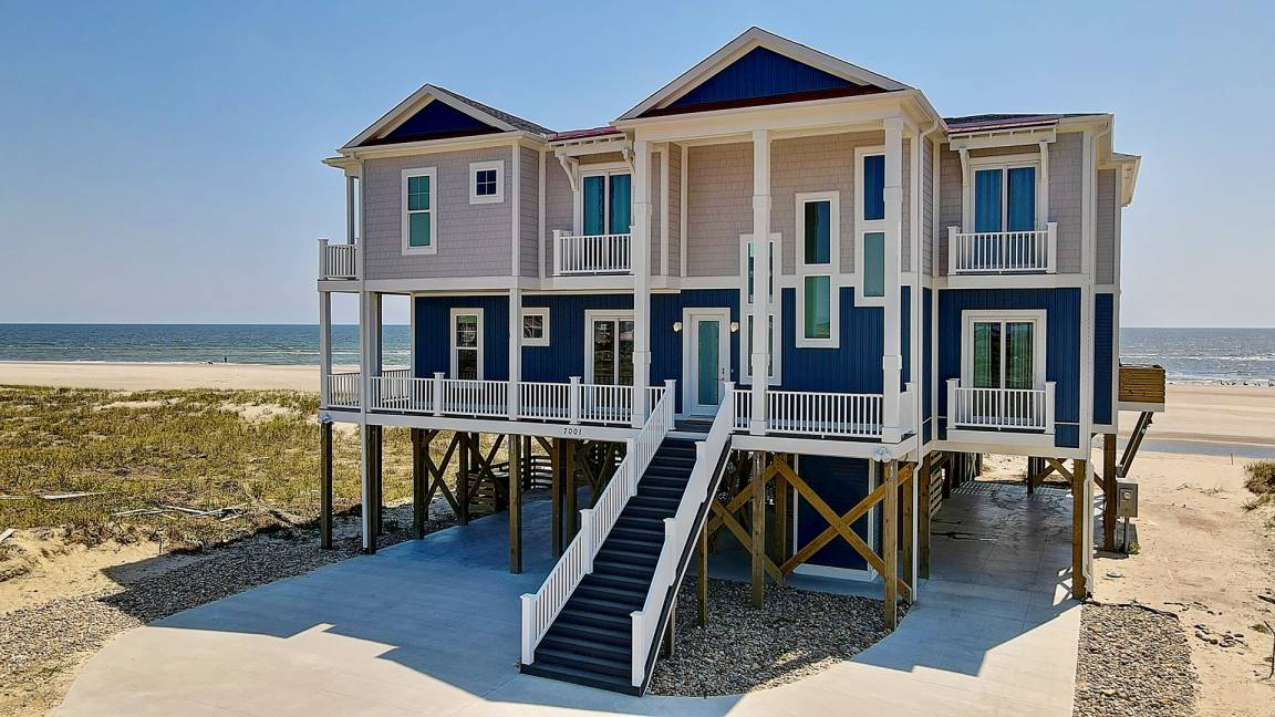 House ∙ 10 Bedrooms ∙ 30 Guests - Holden Beach, NC