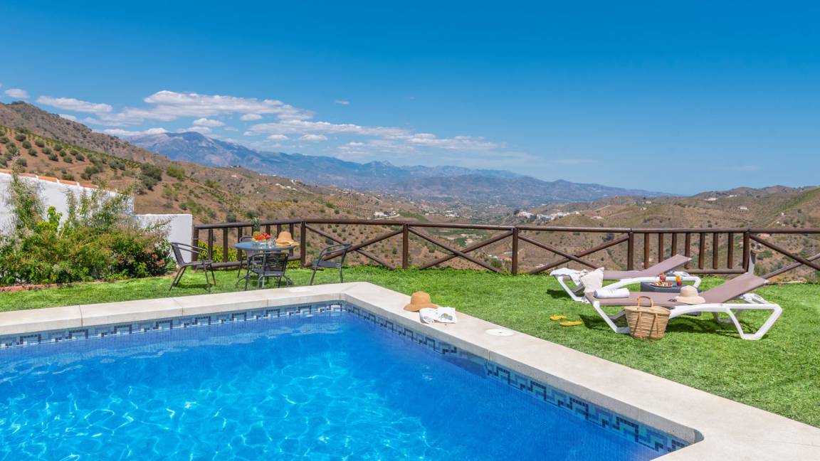 140 M² Huis ∙ 3 Slaapkamers ∙ 6 Gasten - Comares