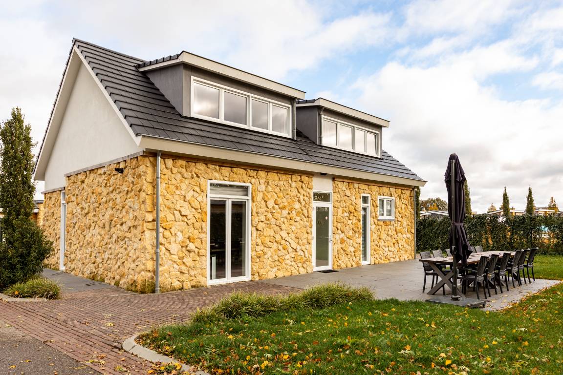 150 M² Holiday Park ∙ 6 Bedrooms ∙ 12 Guests - Maasmechelen