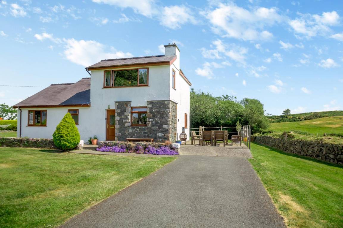 Cottage ∙ 3 Bedrooms ∙ 6 Guests - Pwllheli
