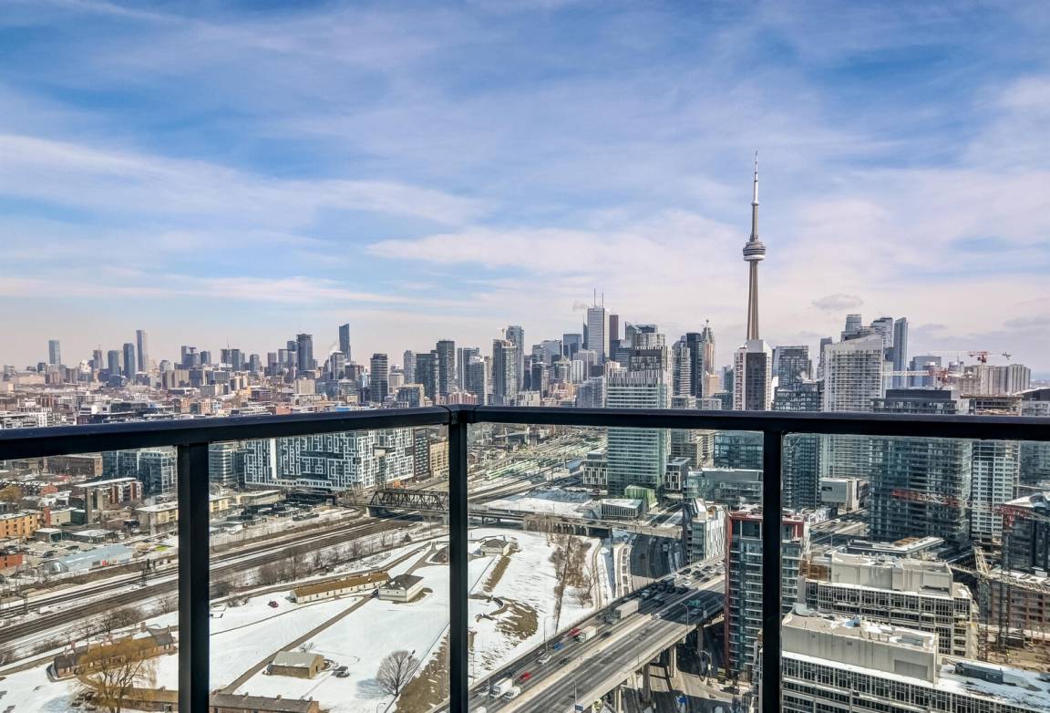 116 M² Apartment ∙ 2 Bedrooms ∙ 4 Guests - Mississauga