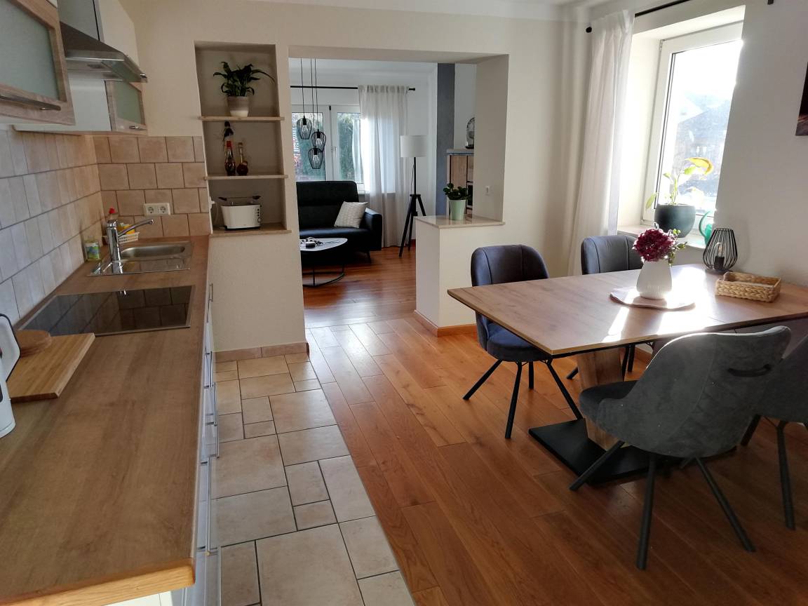 78 M² Ferienwohnung ∙ 1 Schlafzimmer ∙ 2 Gäste - Morbach