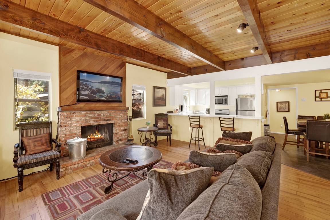 142 M² House ∙ 3 Bedrooms ∙ 8 Guests - Big Bear Lake, CA
