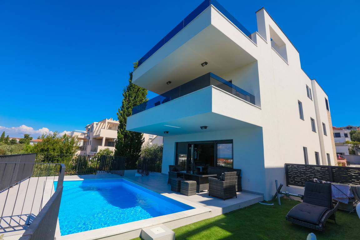 81 M² Apartment ∙ 3 Bedrooms ∙ 8 Guests - Murter