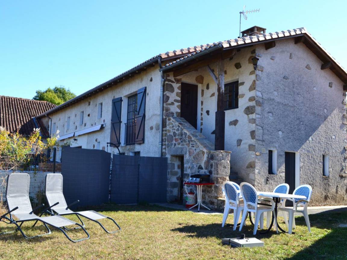 73 M² Cottage ∙ 2 Bedrooms ∙ 5 Guests - Charente