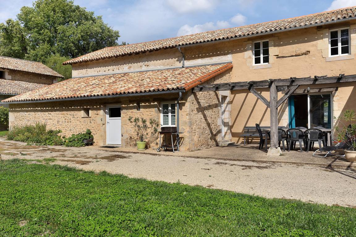 136 M² Casa Rural ∙ 3 Habitaciones ∙ 8 Huéspedes - Lusignan