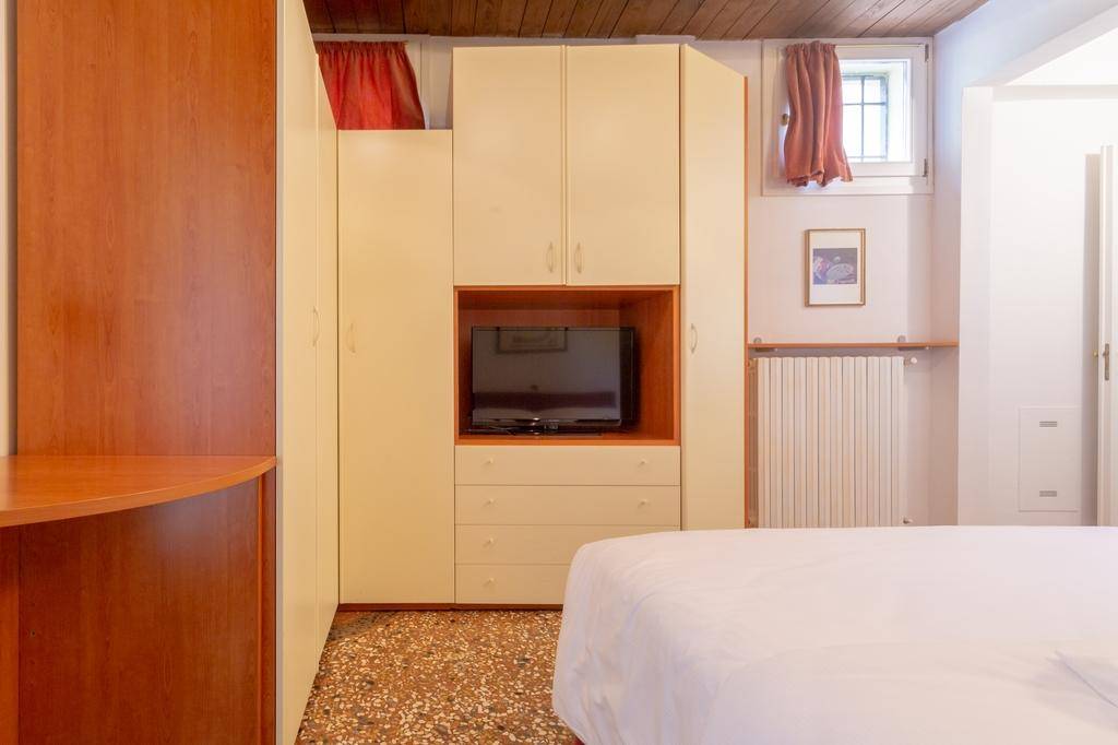 300 M² Apartamento ∙ 4 Habitaciones ∙ 19 Huéspedes - Bologna