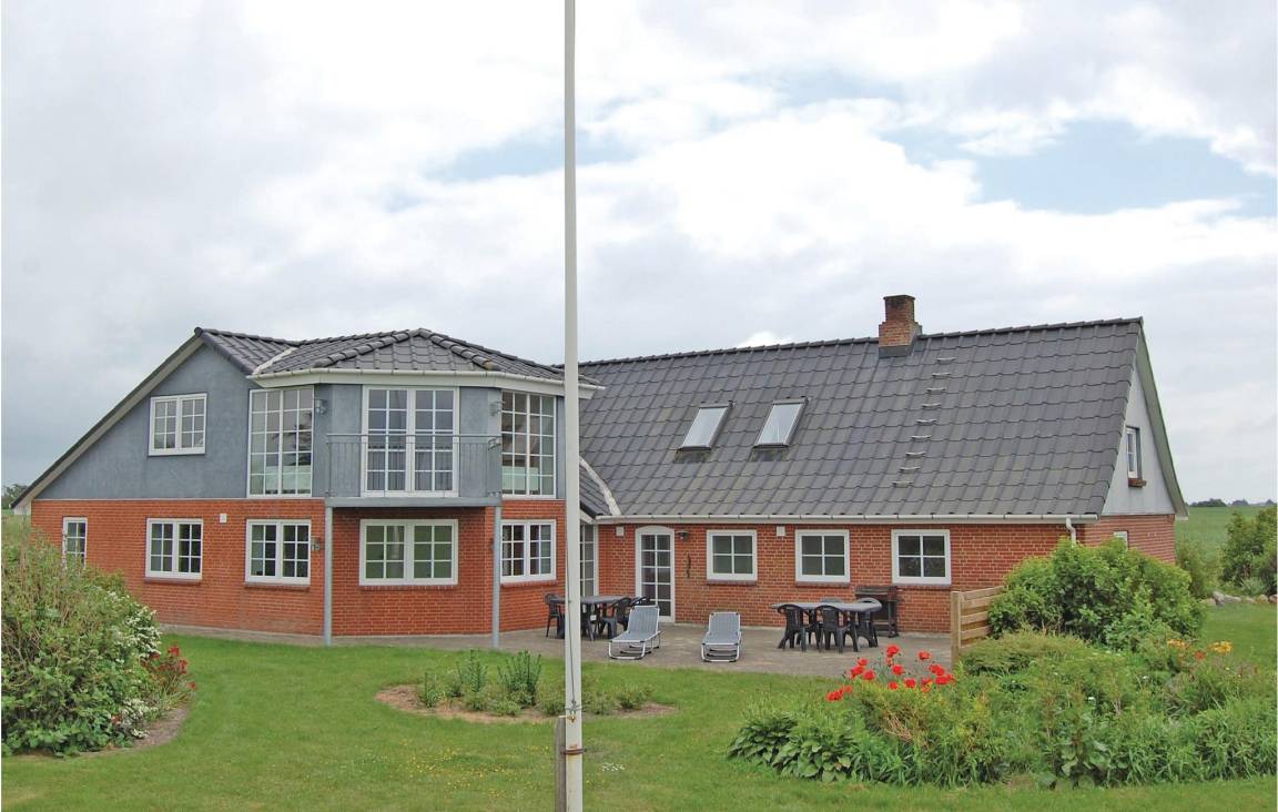 250 M² Farmhouse ∙ 5 Bedrooms ∙ 12 Guests - Rømø