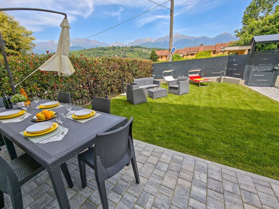 89 M² Ferienwohnung ∙ 2 Schlafzimmer ∙ 6 Gäste - Domaso